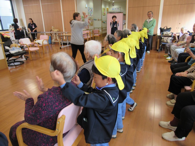 ユースポ館腰デイサービス訪問（にんじん組） 美田園わかば幼稚園